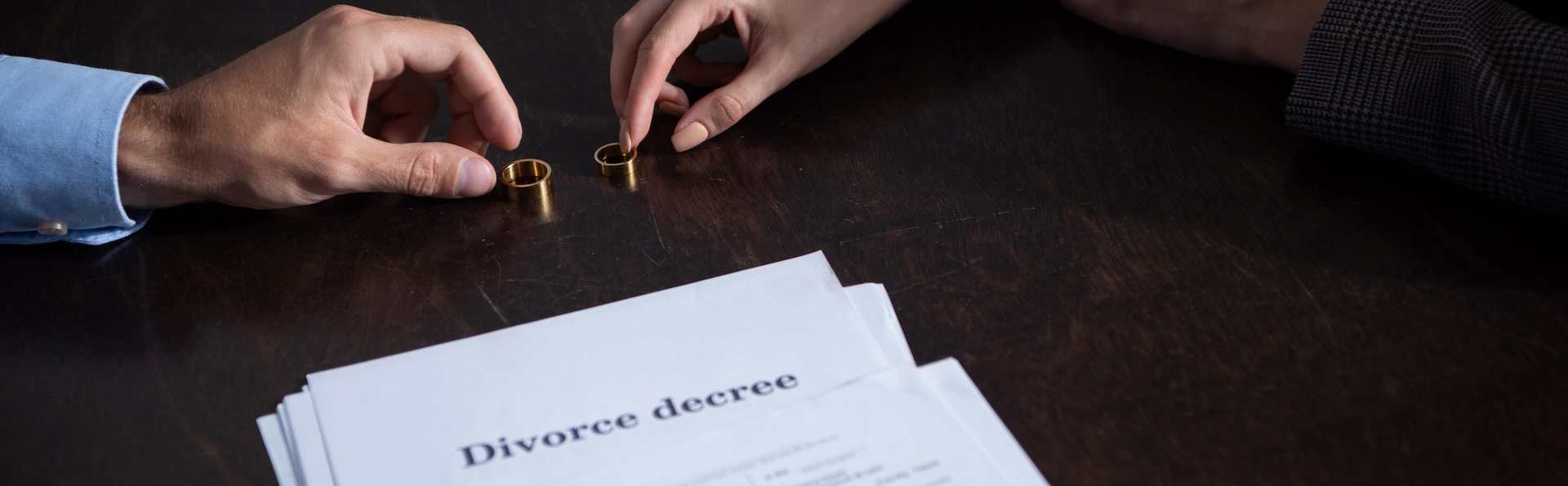 How to Choose the Right Divorce Lawyer: Key Factors to Consider - Engel ...